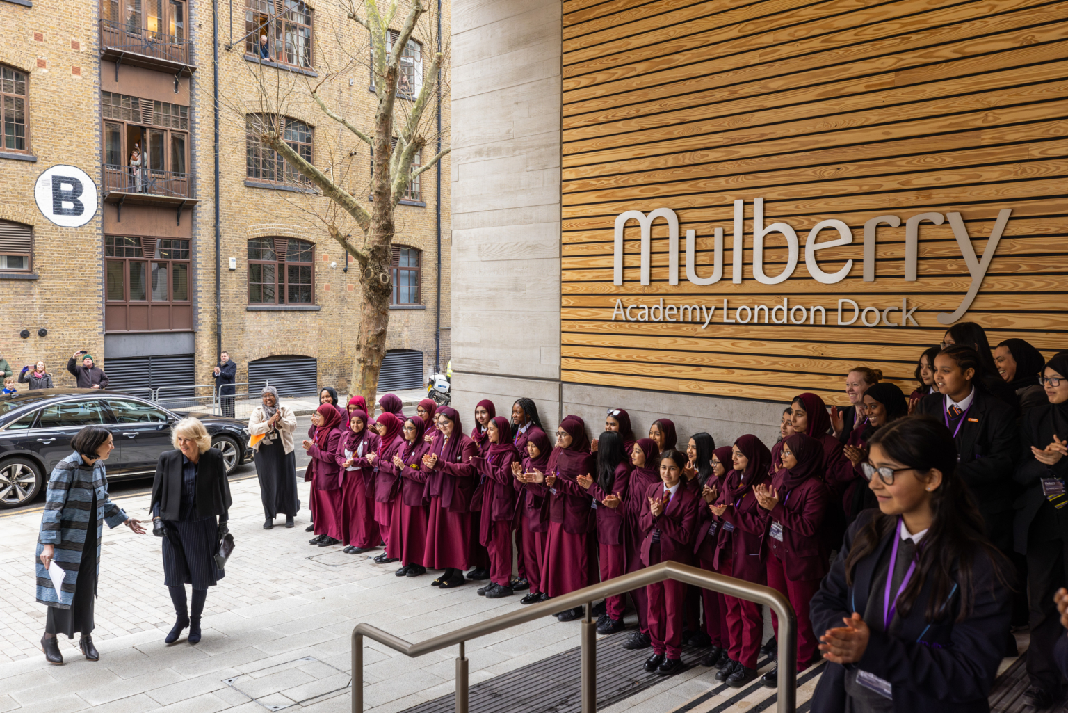 Her Majesty The Queen visits Mulberry Academy London Dock - Mulberry ...