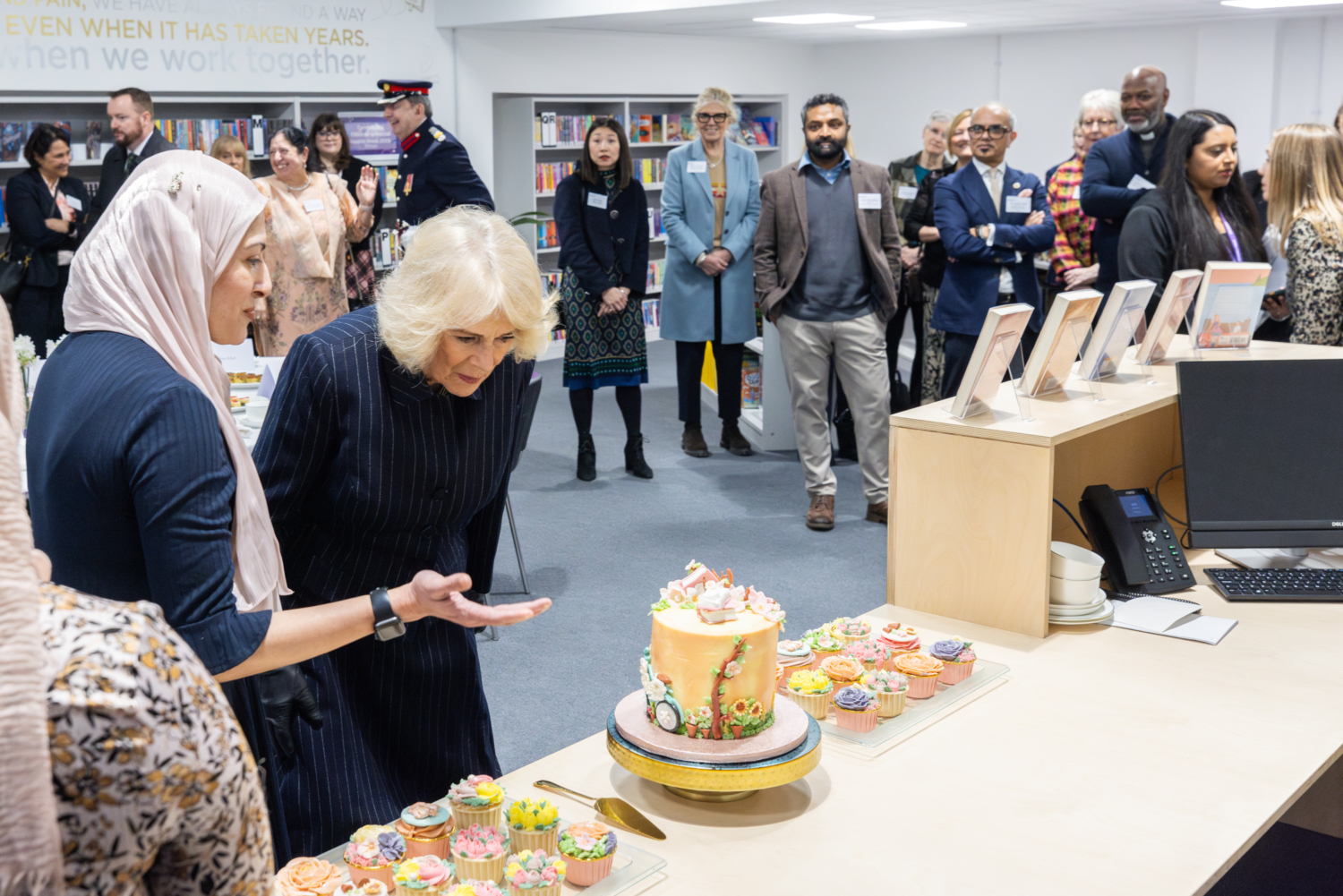 Her Majesty The Queen visits Mulberry Academy London Dock - Mulberry ...