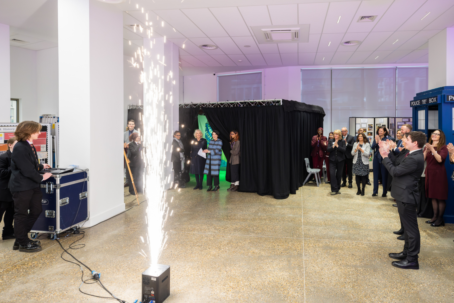 Her Majesty The Queen visits Mulberry Academy London Dock - Mulberry ...