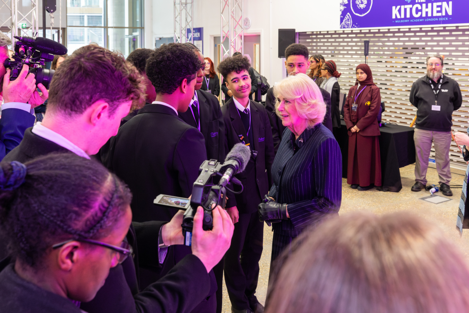 Her Majesty The Queen visits Mulberry Academy London Dock - Mulberry ...