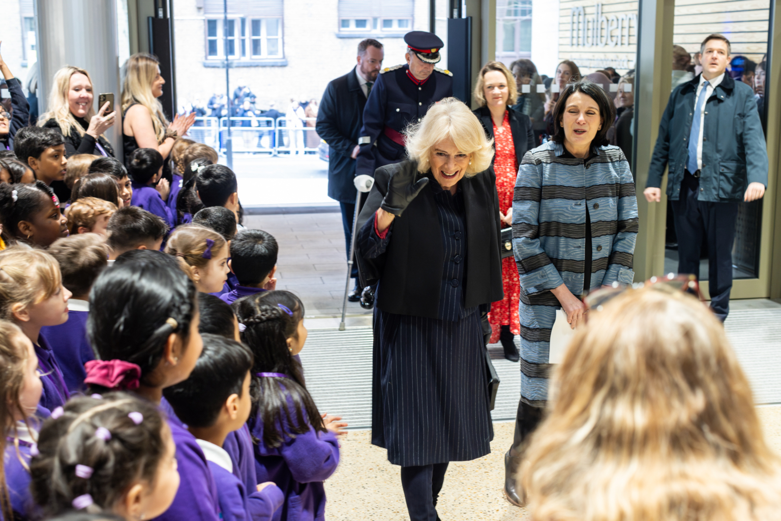 Her Majesty The Queen visits Mulberry Academy London Dock - Mulberry ...