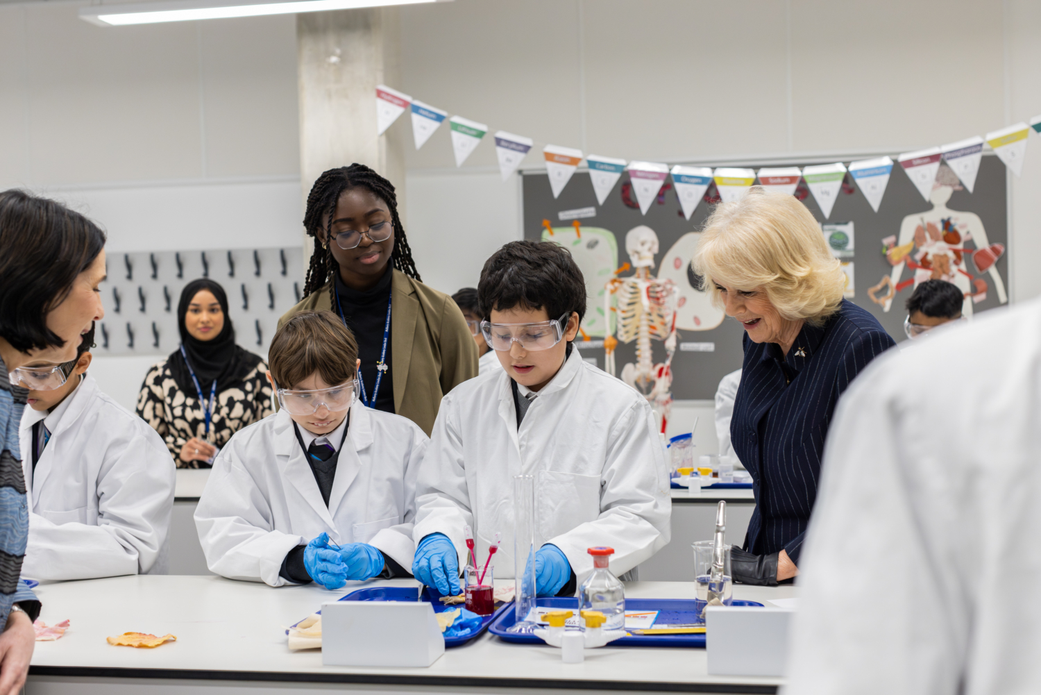 Her Majesty The Queen visits Mulberry Academy London Dock - Mulberry ...